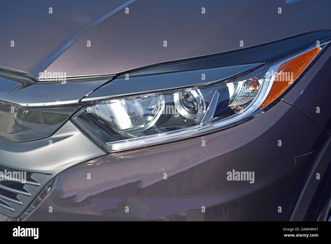 Silver honda car front light hi-res stock photography and images - Alamy