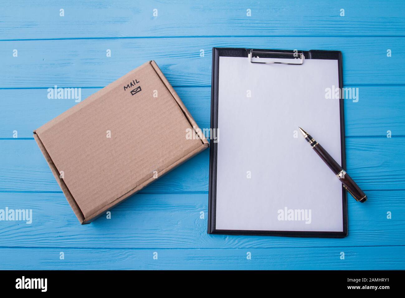 Clipboard and carton cardboard box, flat lay Stock Photo - Alamy