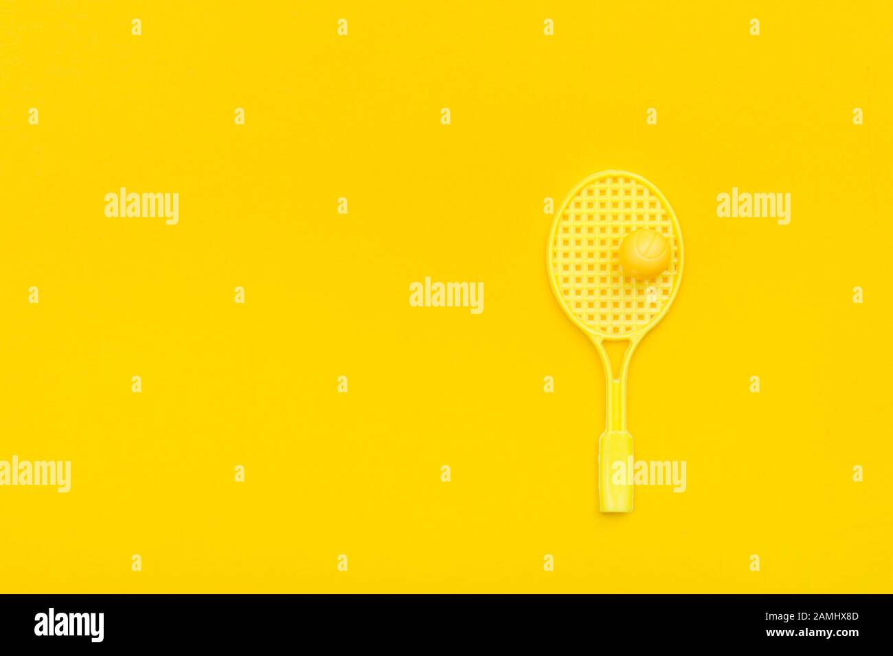 Cartoon tennis ball racket sport hi-res stock photography and images ...