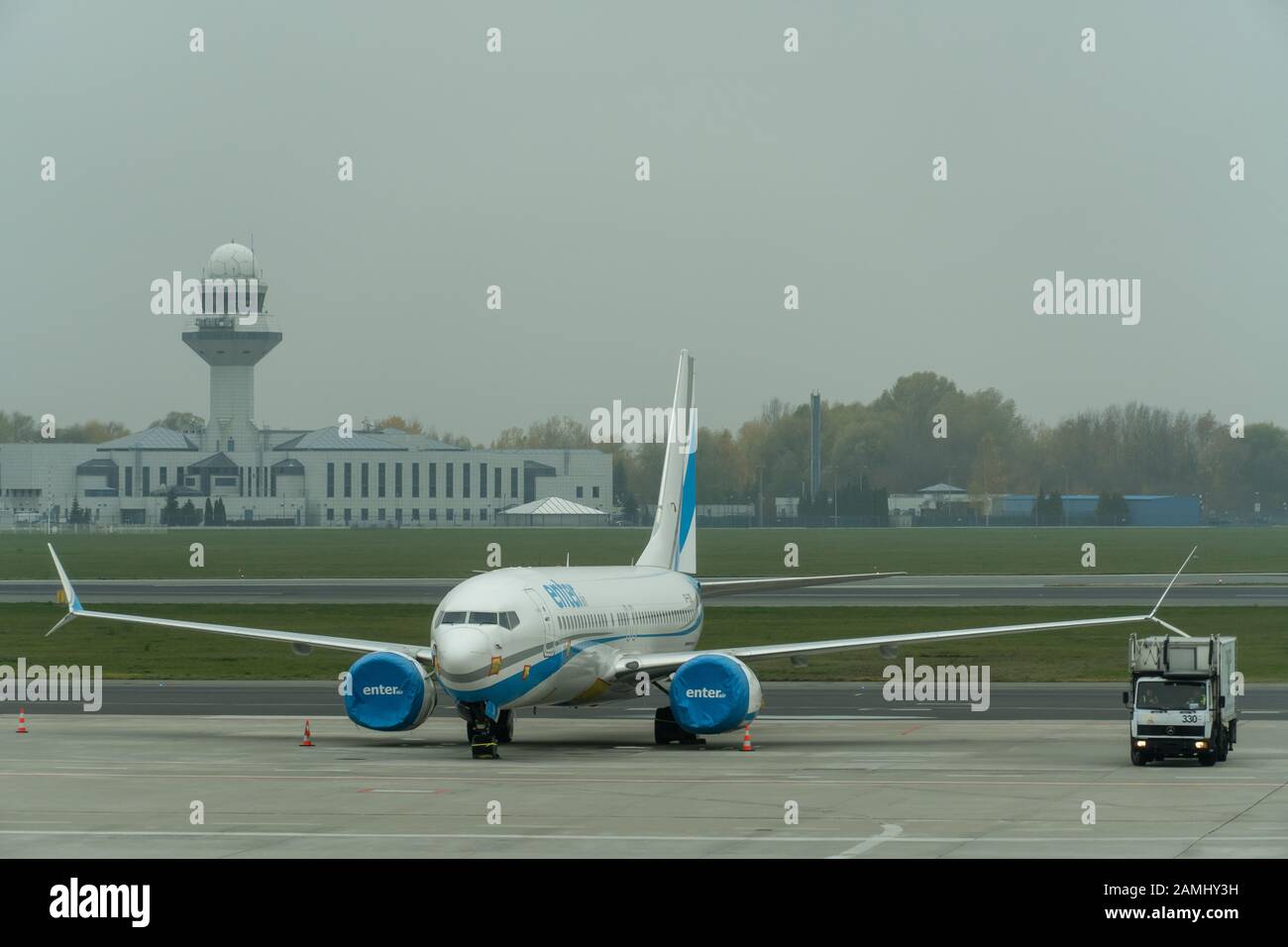 Enter airlines hi-res stock photography and images - Alamy