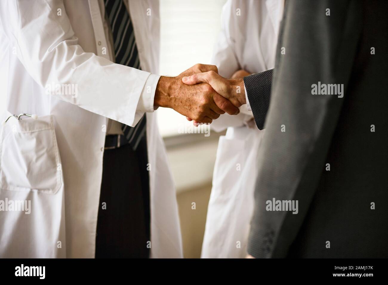 Two gentlemen shaking hands hi-res stock photography and images - Alamy