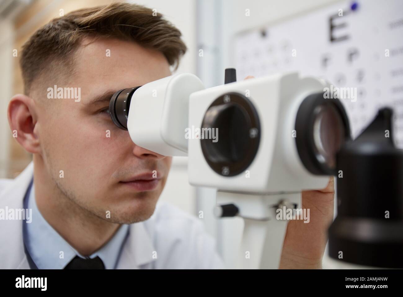 Refractometer science hi-res stock photography and images - Alamy