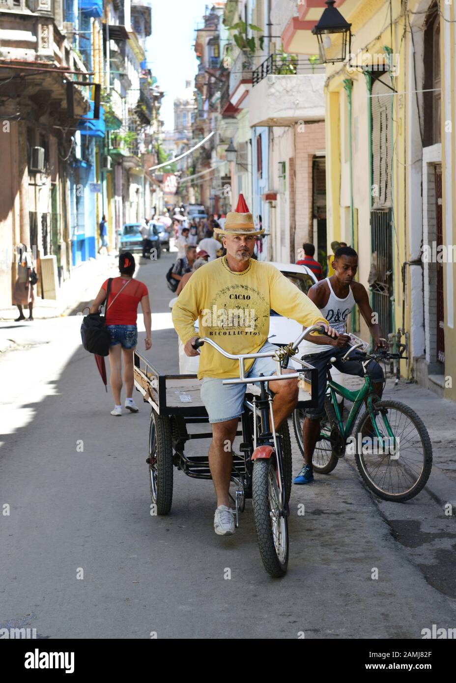 Daily life in the colorful streets of old Havana, Cuba Stock Photo - Alamy