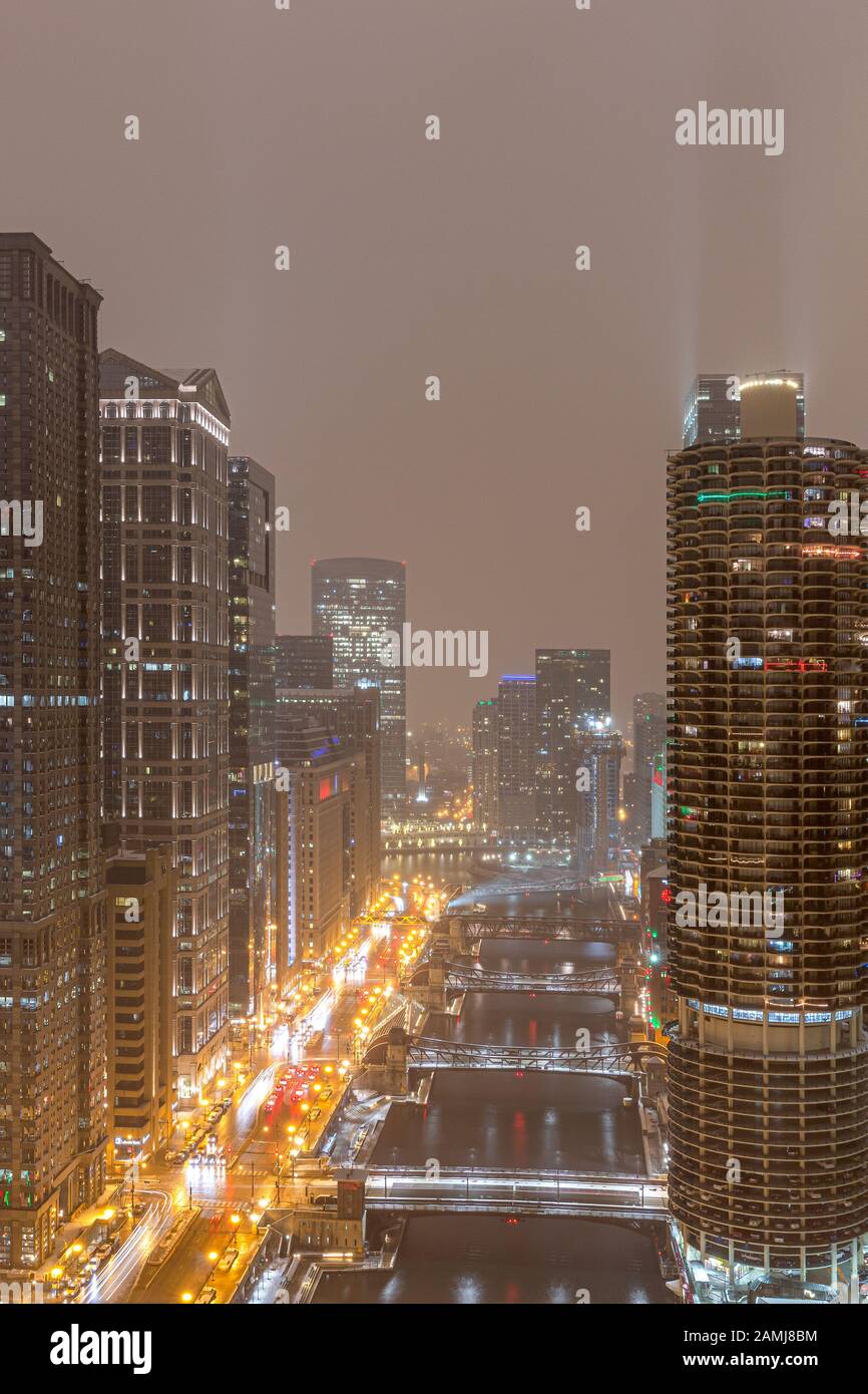 Chicago skyline fog hi-res stock photography and images - Alamy