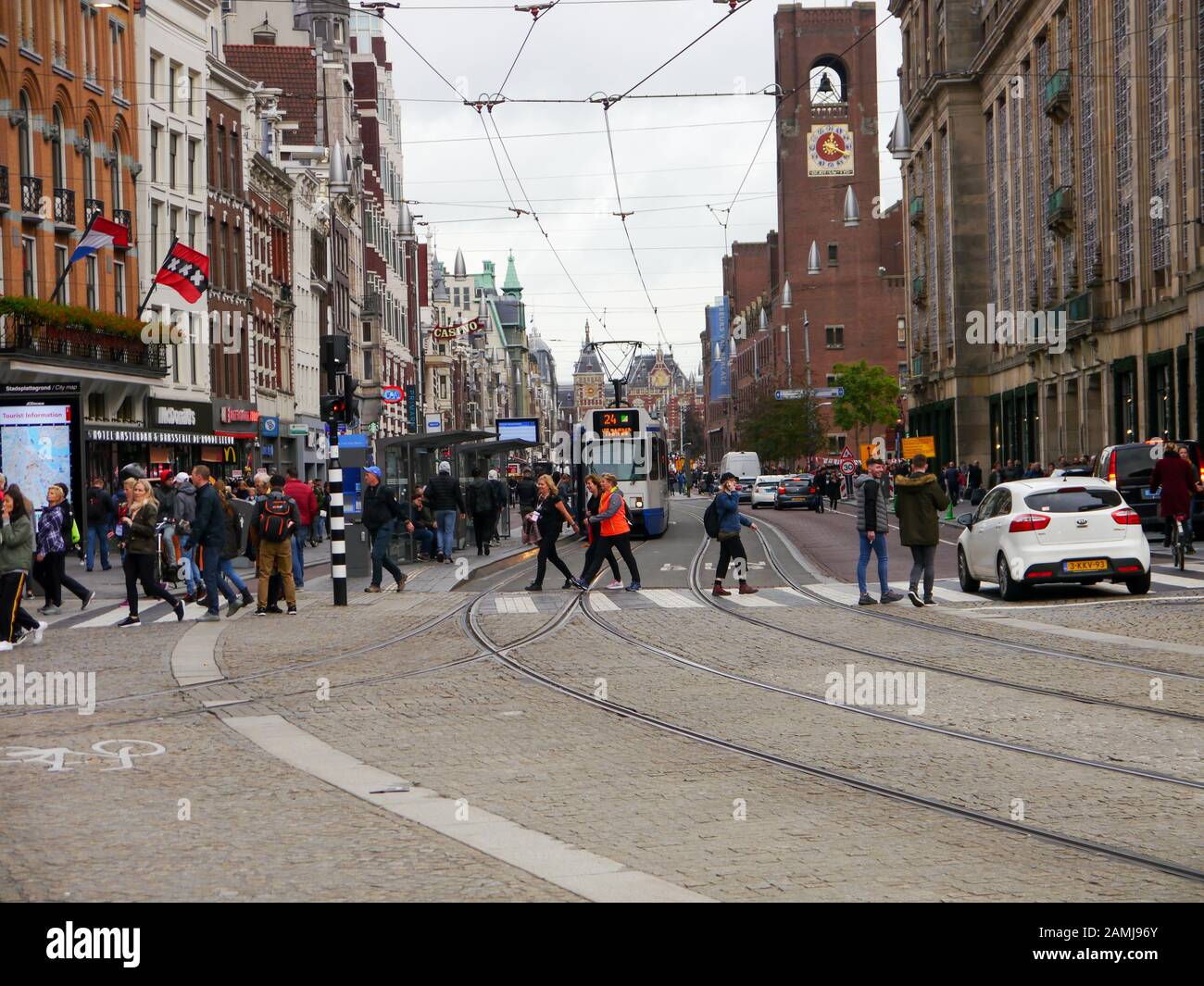 A pedestrian crossing, Damrak, Amsterdam, Netherlands Stock Photo - Alamy