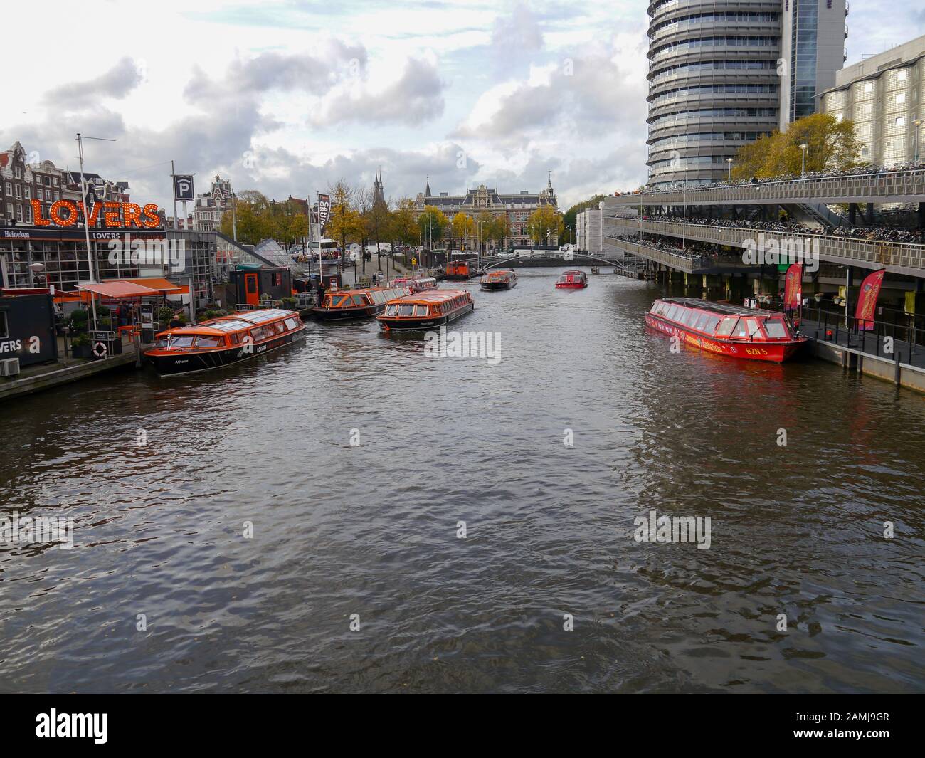 Tourist boats on a canal in central Amsterdam, Netherlands Stock Photo ...