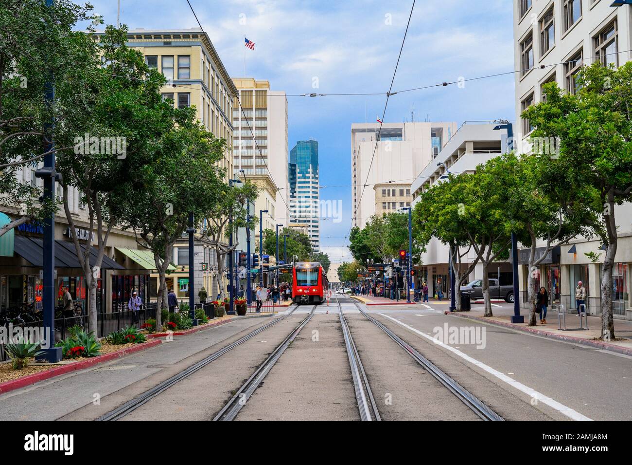 Downtown street hi-res stock photography and images - Alamy