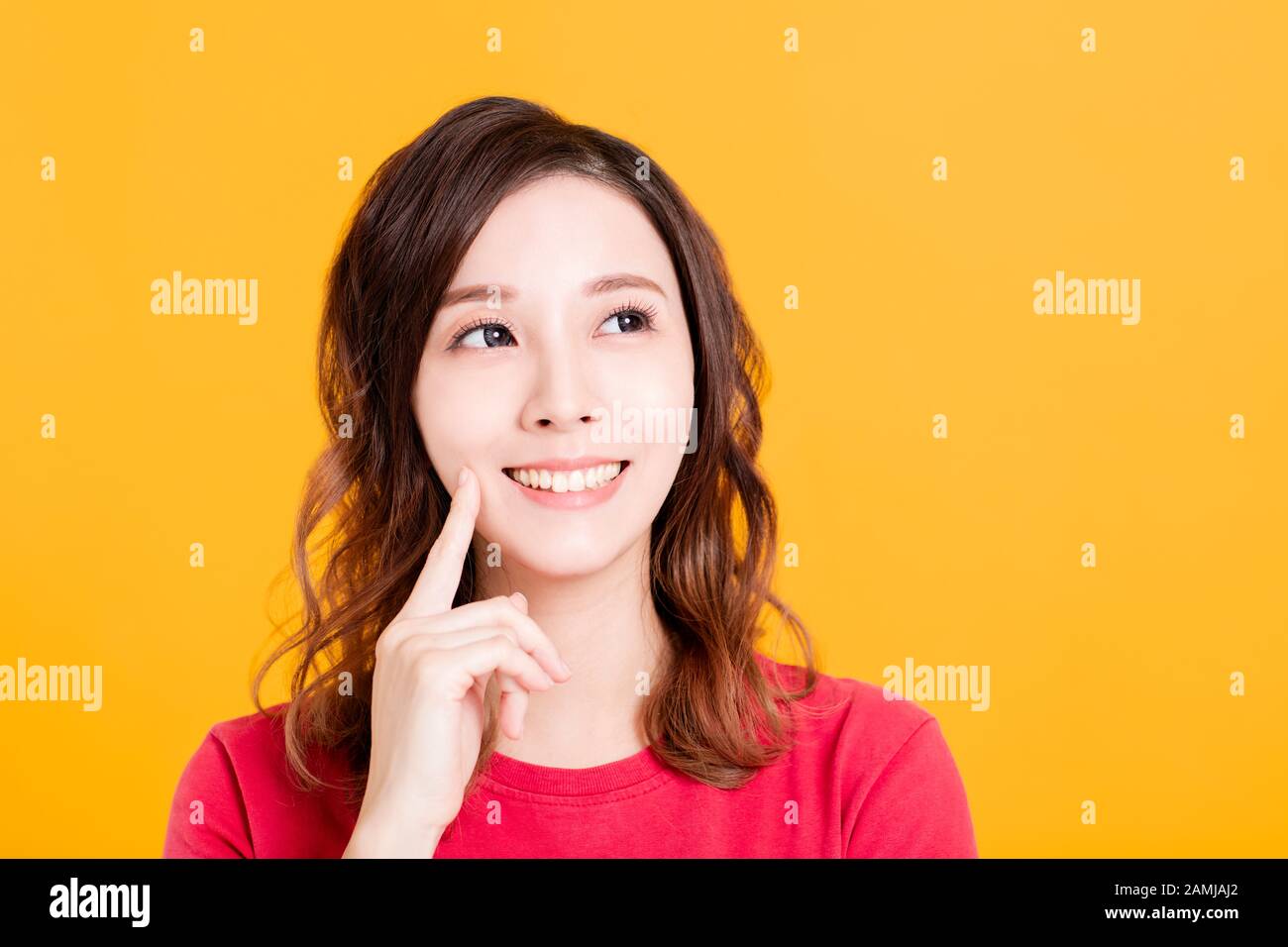 Beauty thinking smiling hi-res stock photography and images - Alamy