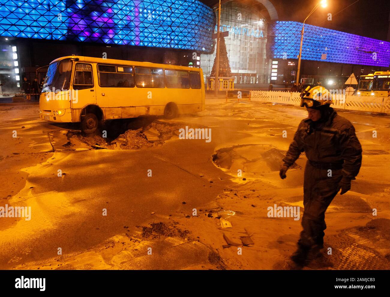 Bus stuck water people hi-res stock photography and images - Alamy