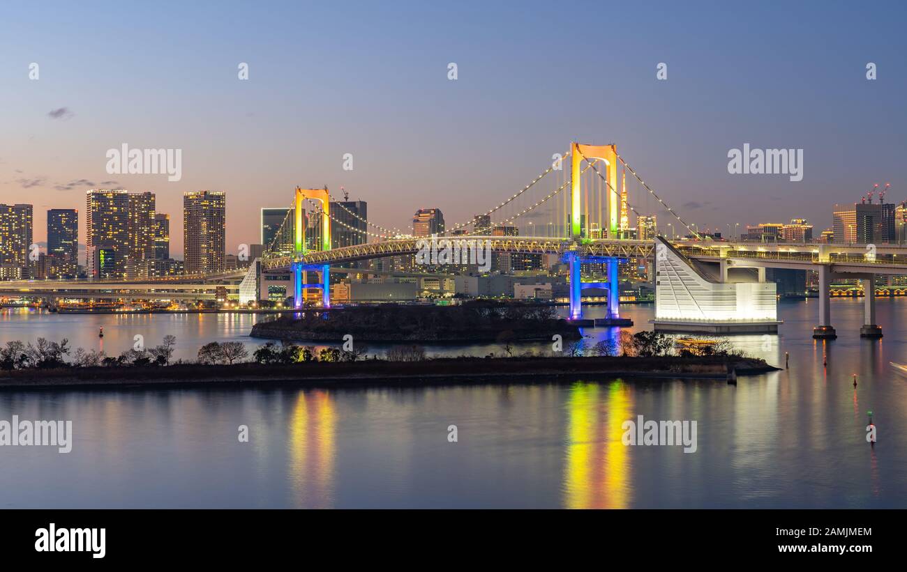 Tokyo city skyline at night with view of Rainbow bridge in Japan Stock ...