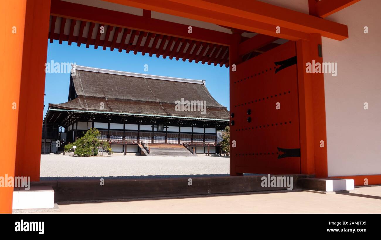 Kyoto imperial palace wooden gate hi-res stock photography and images ...