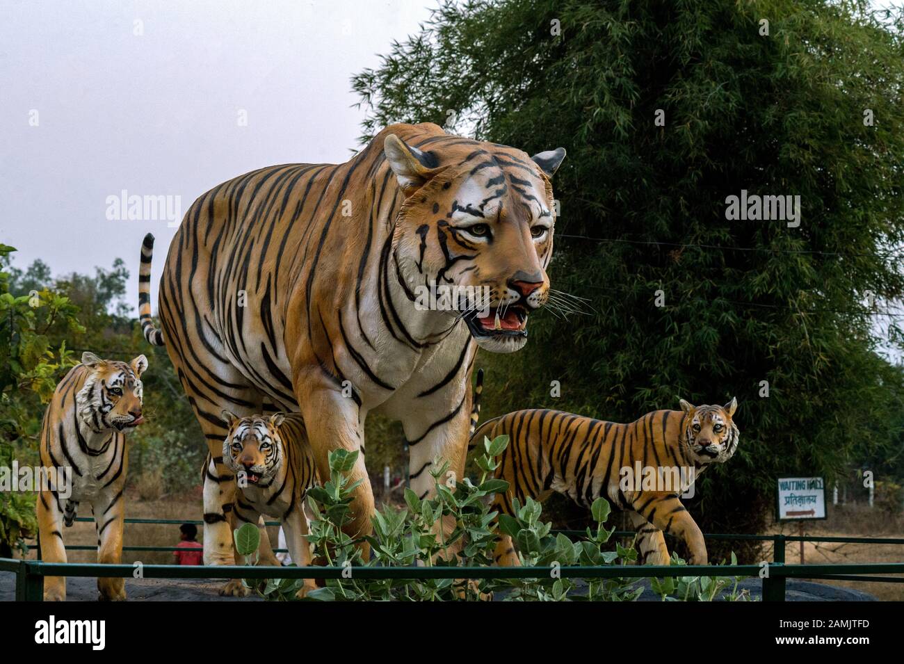 Tiger sculpture india hi-res stock photography and images - Alamy