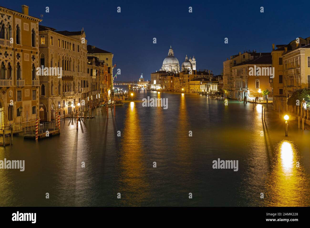 Night view of the grand canal in venice hi-res stock photography and ...