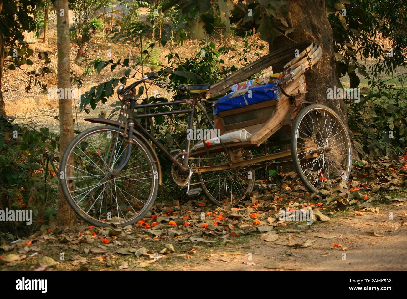 Bangladesh auto rickshaw parts hi-res stock photography and images - Alamy
