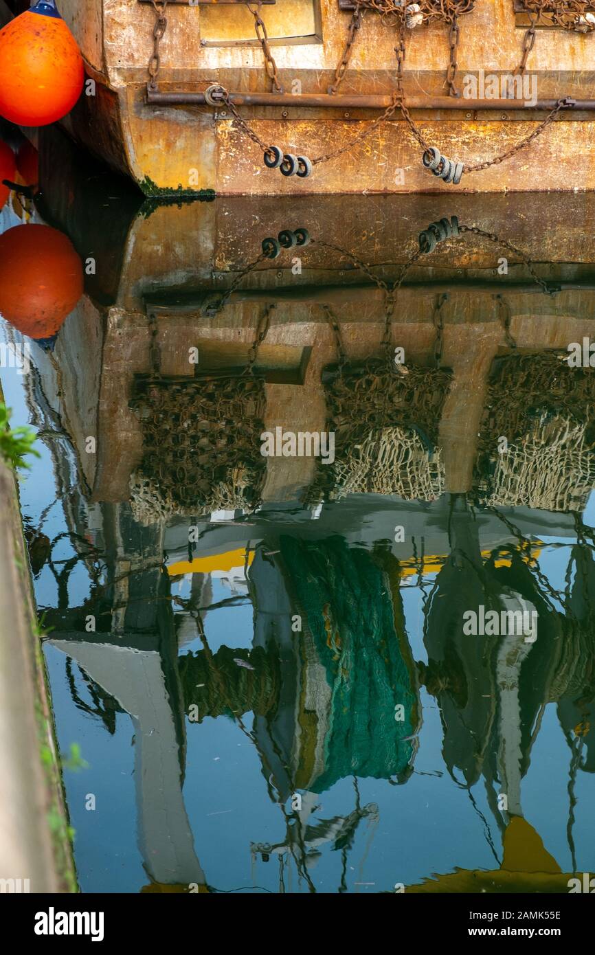 Cargo net ship hi-res stock photography and images - Alamy