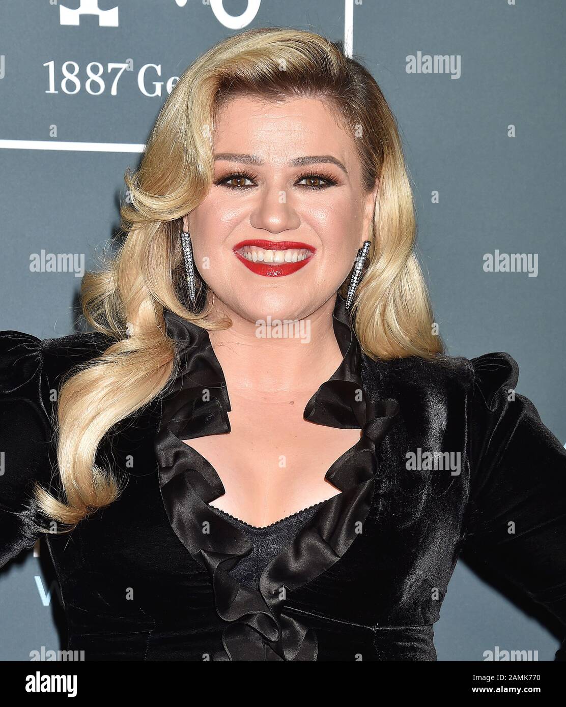 SANTA MONICA, CA - JANUARY 12: Kelly Clarkson attends the 25th Annual ...