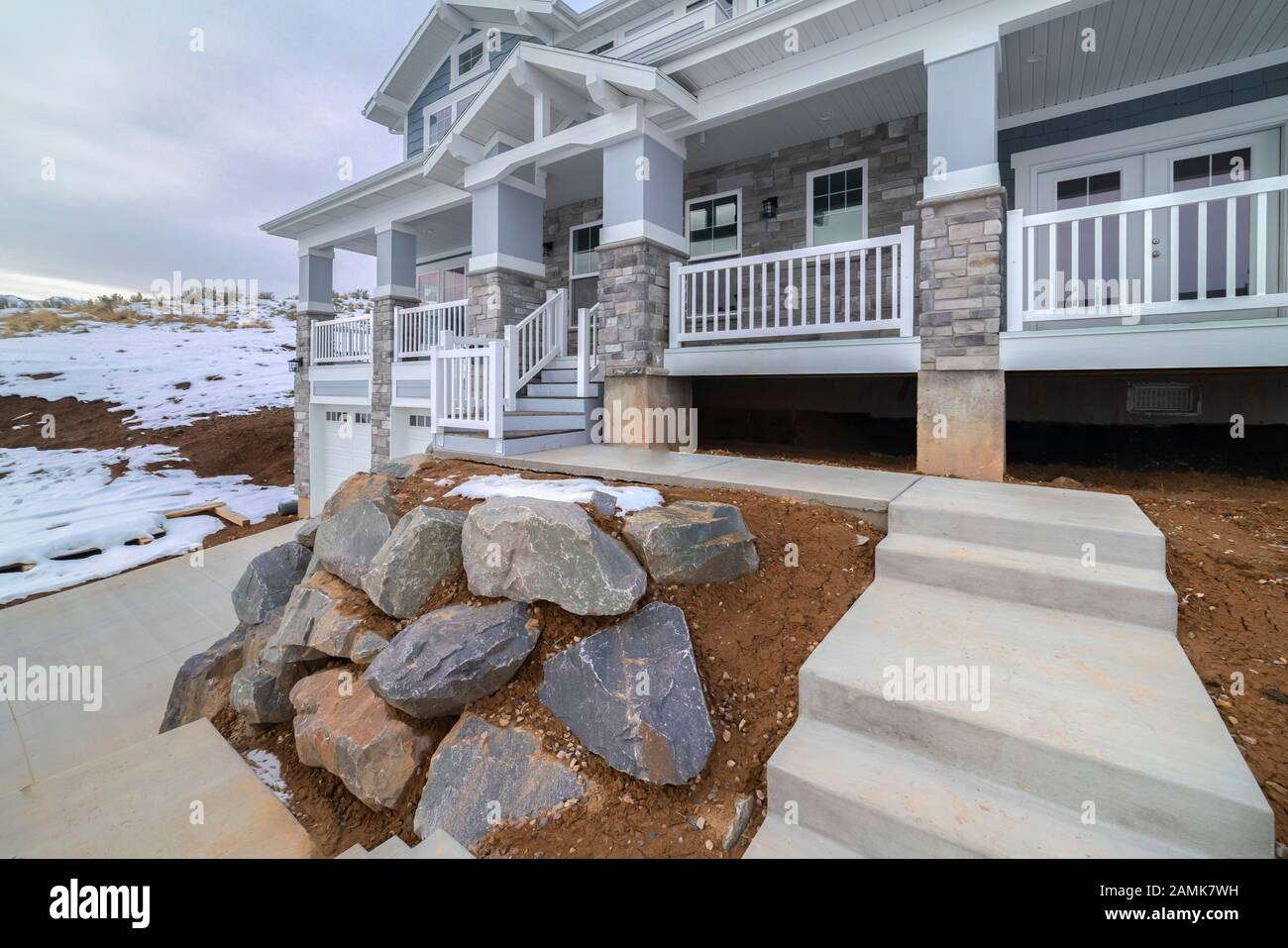 Modern home with concrete path to the front door Stock Photo - Alamy