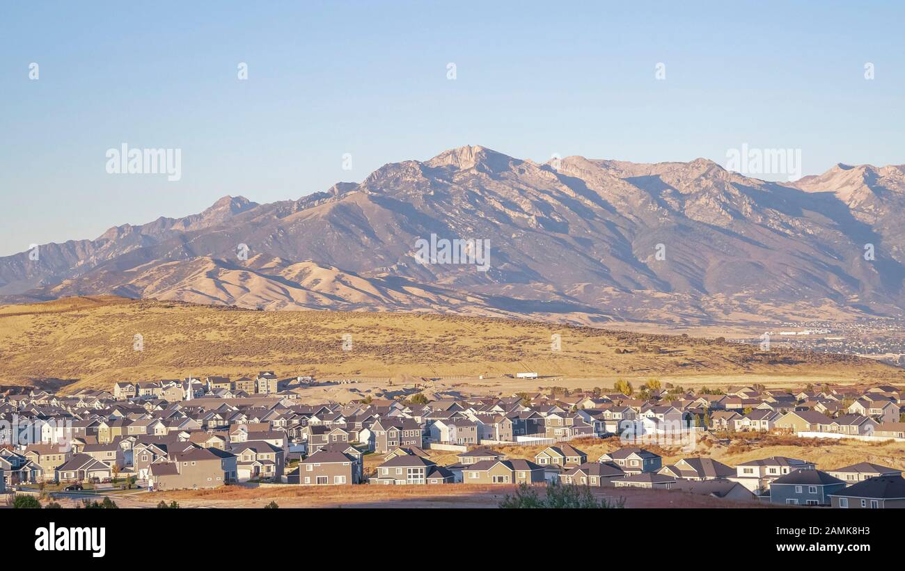 Panorama Picturesque Utah valley with lots of houses Stock Photo - Alamy