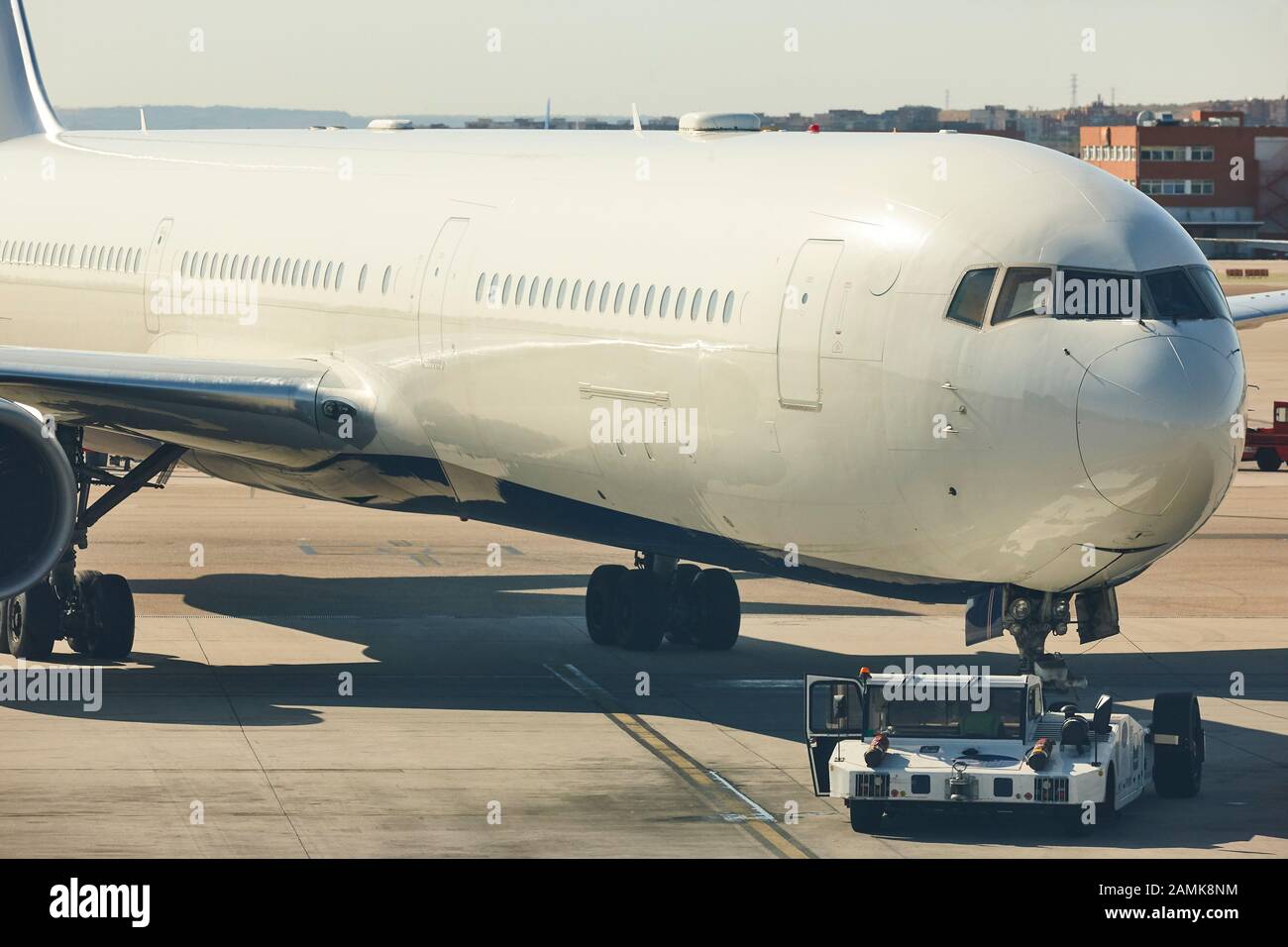 Airport towing vehicle hi-res stock photography and images - Alamy