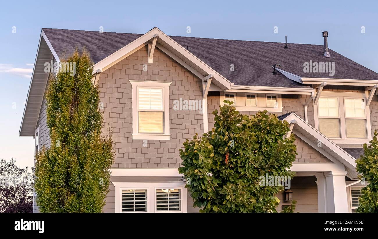 Double storey brick building hi-res stock photography and images - Alamy
