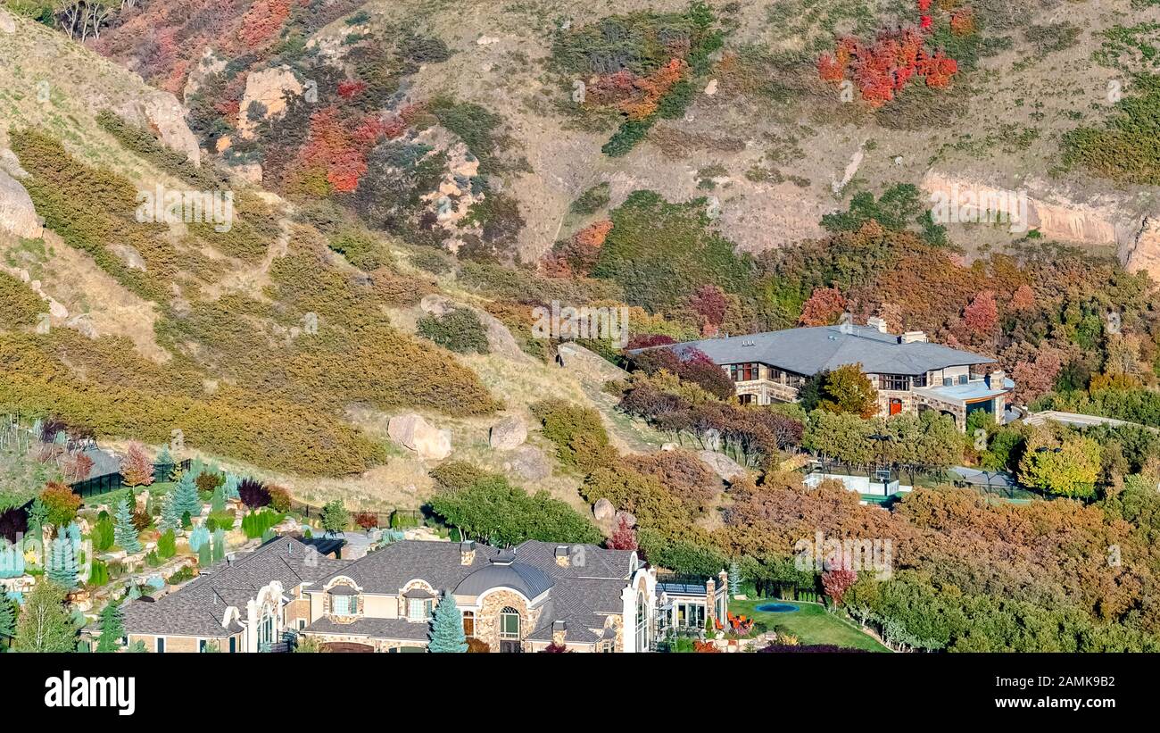 House steep driveway hi-res stock photography and images - Alamy