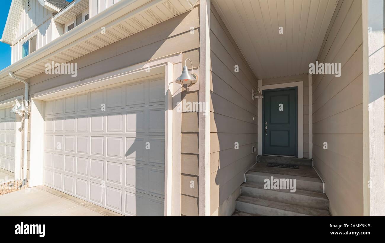 Recessed entrance hi-res stock photography and images - Alamy