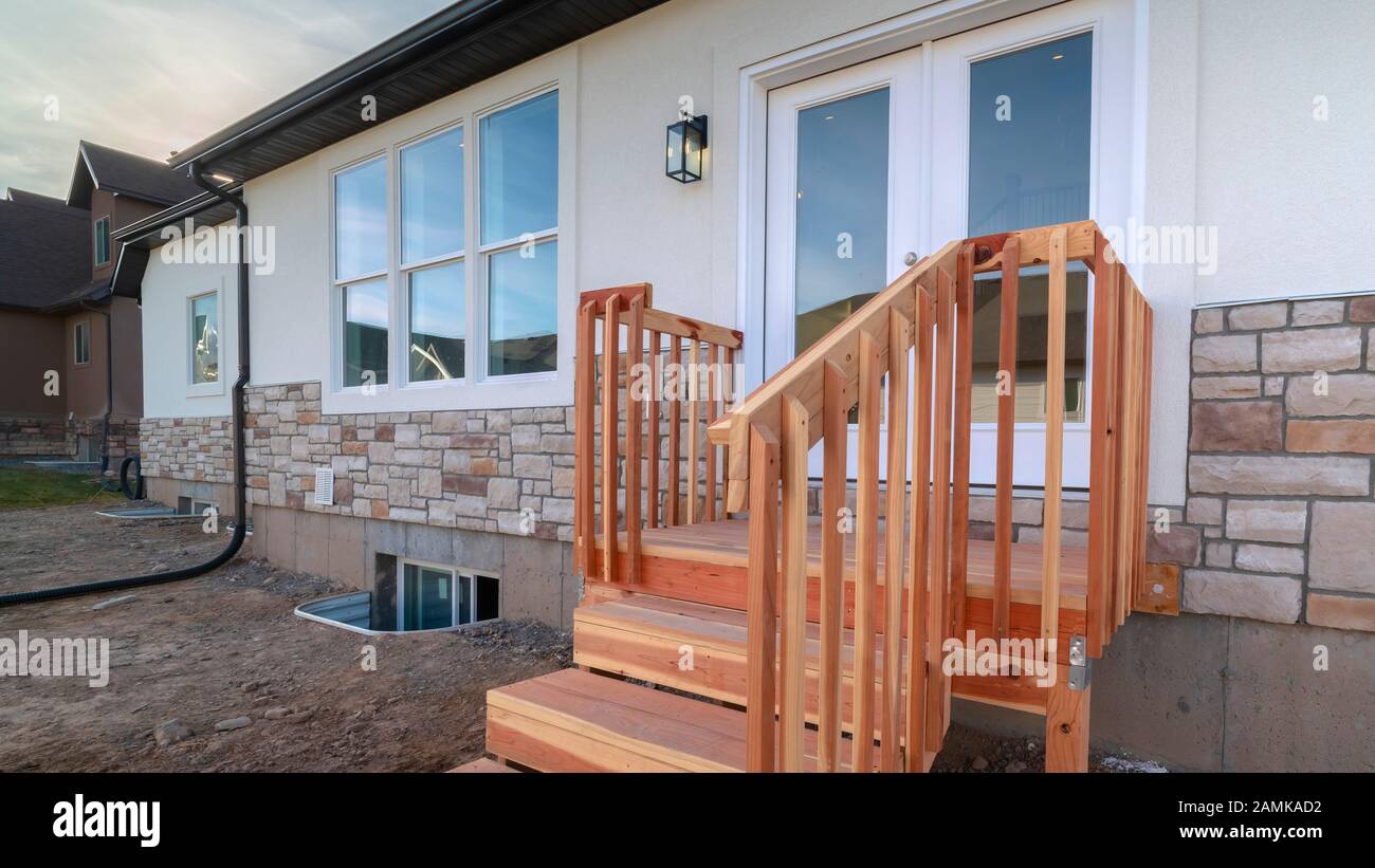 Panorama Wooden steps leading to an elevated front door Stock Photo - Alamy