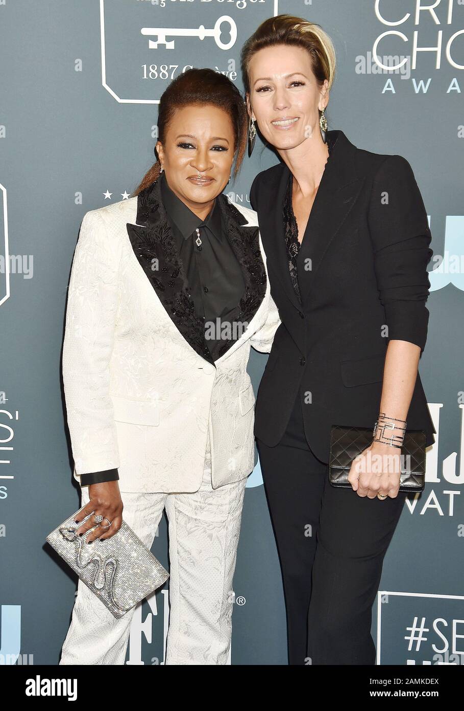 Alex Sykes And Wanda Sykes Kiss
