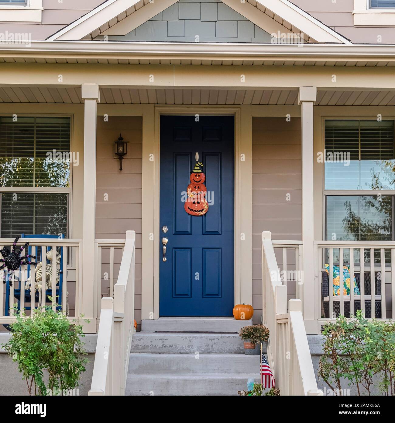 Square Steps to an elevated front door of a house Stock Photo - Alamy