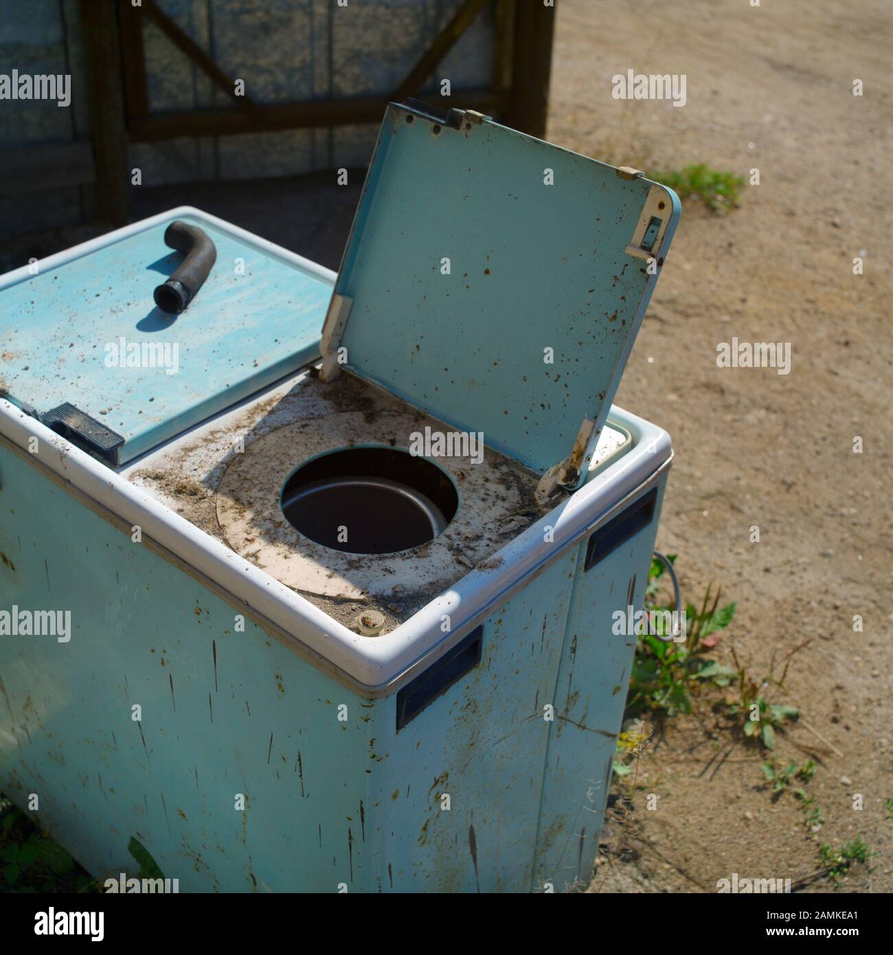 Abandoned old rusty top loading washing machine, outdoor shot Stock ...