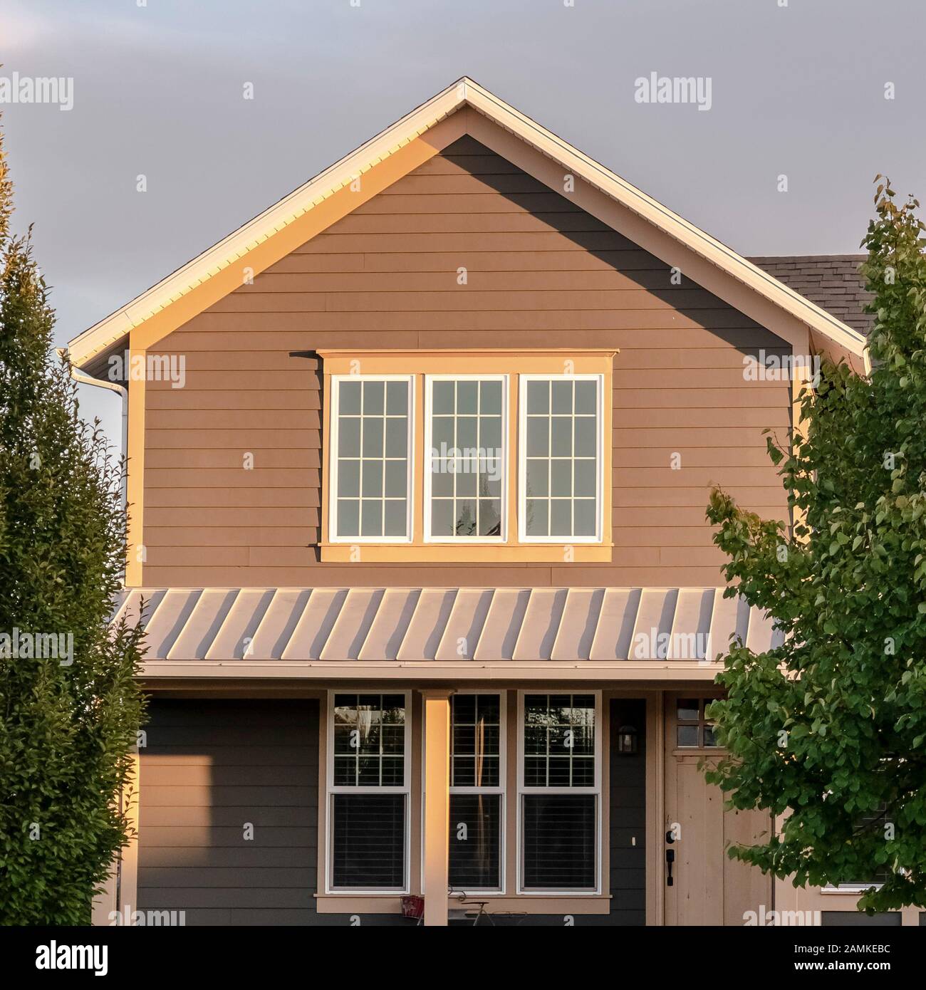 Square frame Facade of a brown timber clad urban house Stock Photo - Alamy