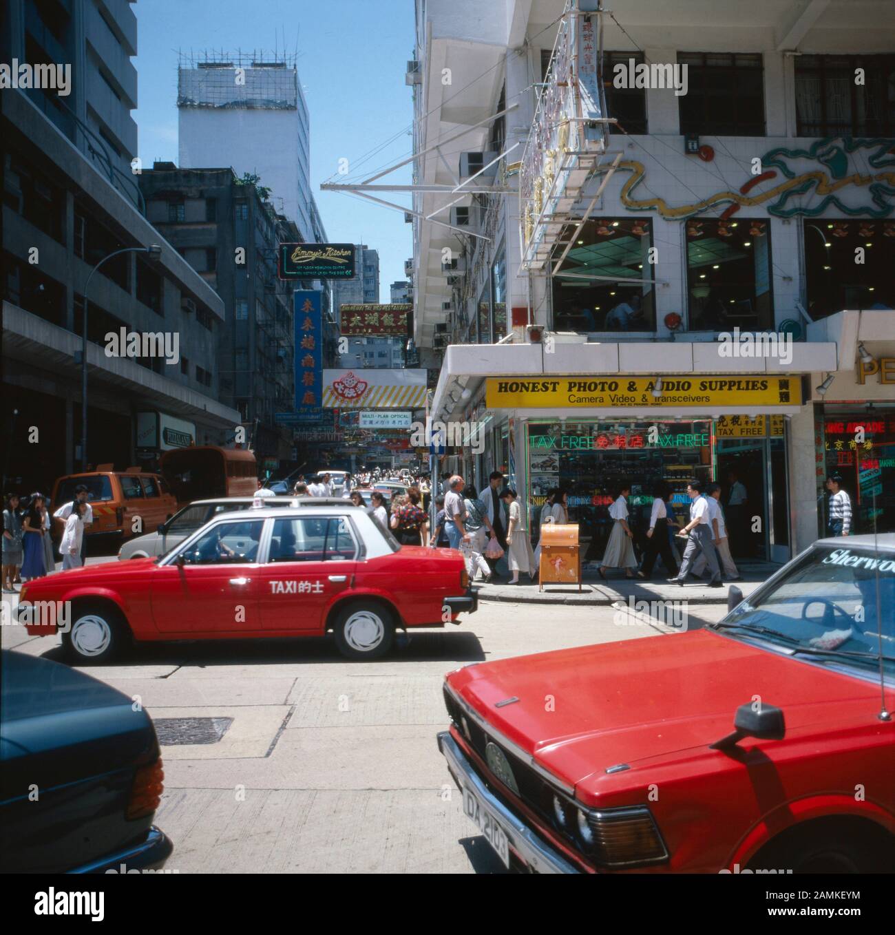 Straßenverkehr in Hongkong, 1980er Jahre. Traffic in the streets of ...