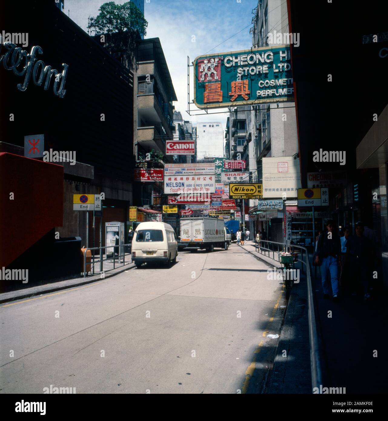 Straßenverkehr in Hongkong, 1980er Jahre. Traffic in the streets of ...