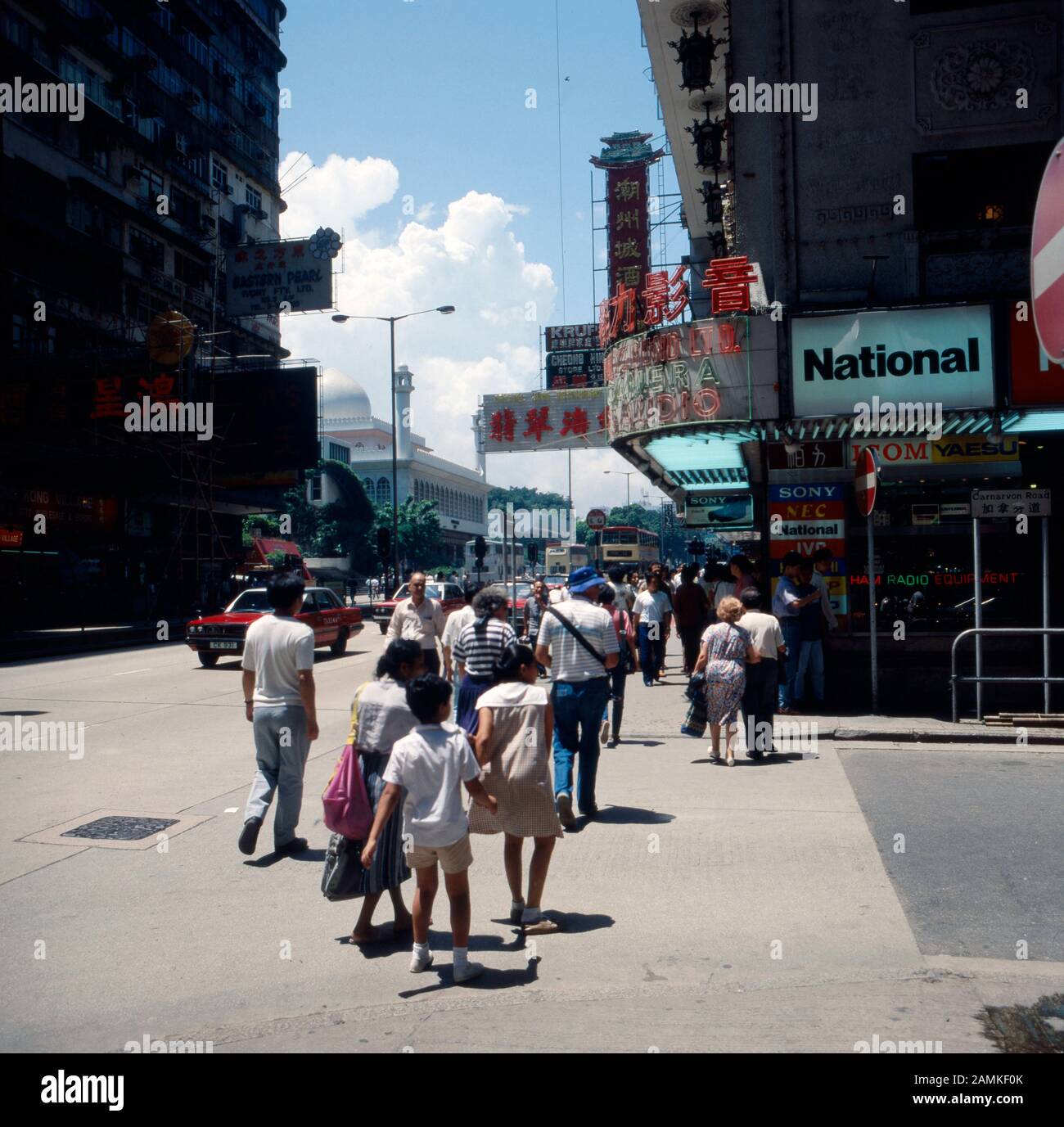 People in streets 1980s hi-res stock photography and images - Alamy
