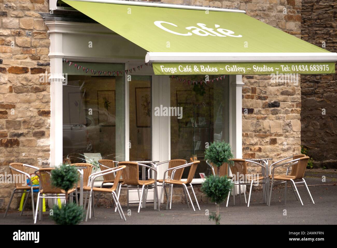 Cafe in Allendale with outside seating Stock Photo - Alamy