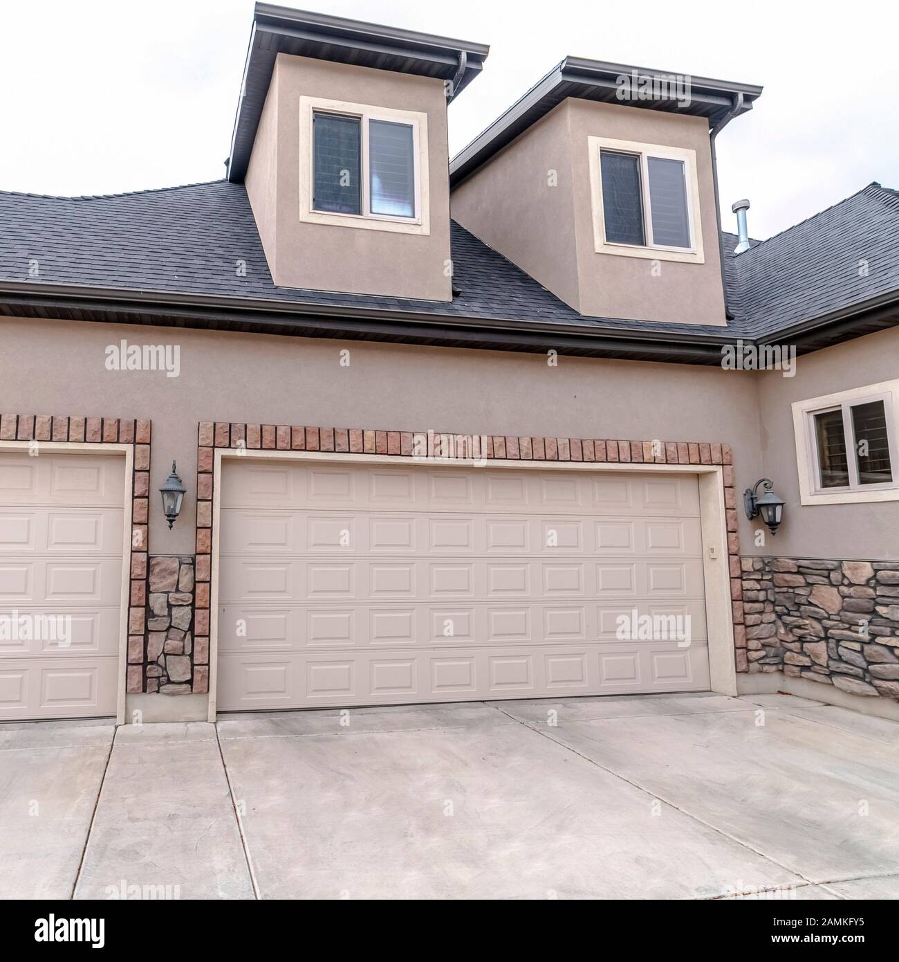 Square frame Urban house with a single and double garages Stock Photo ...