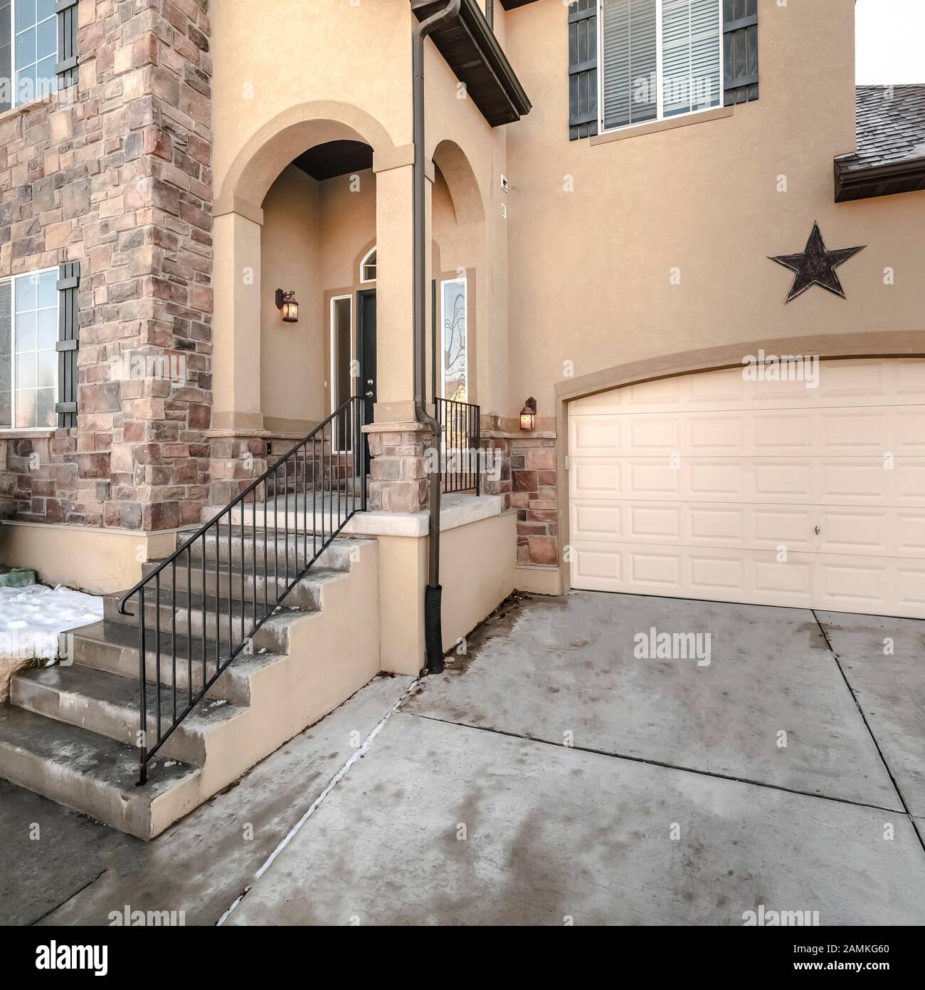 Steps door doorway snow hi-res stock photography and images - Alamy