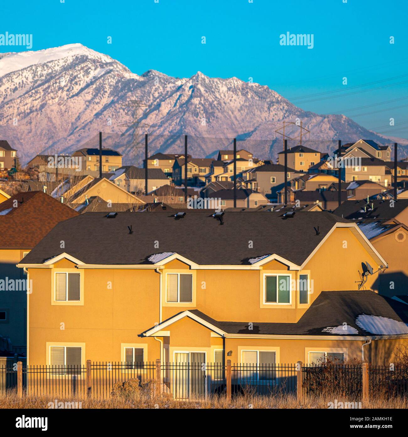 Driveway modern suburb houses sunset hi-res stock photography and ...