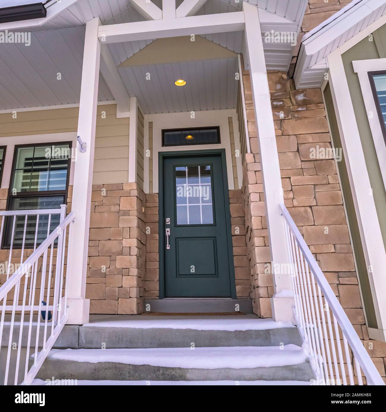 Steps door doorway snow hi-res stock photography and images - Alamy