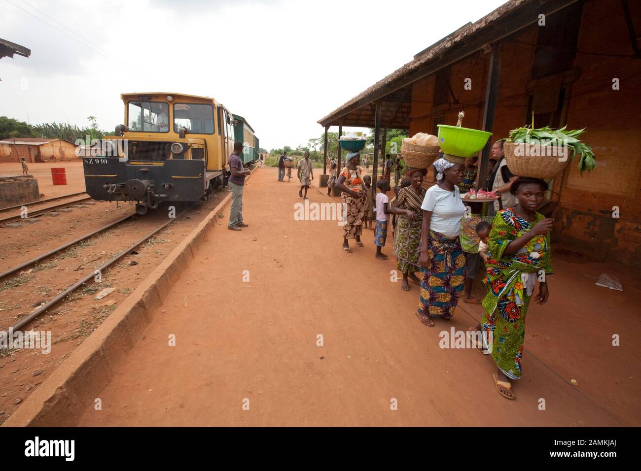 BENIN' S TRAIN JOURNEY BACK IN TIME Stock Photo - Alamy