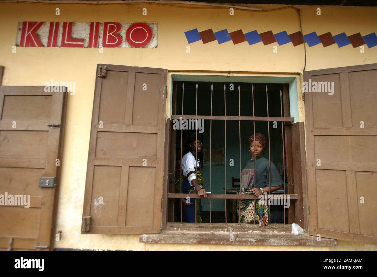 BENIN' S TRAIN JOURNEY BACK IN TIME Stock Photo - Alamy
