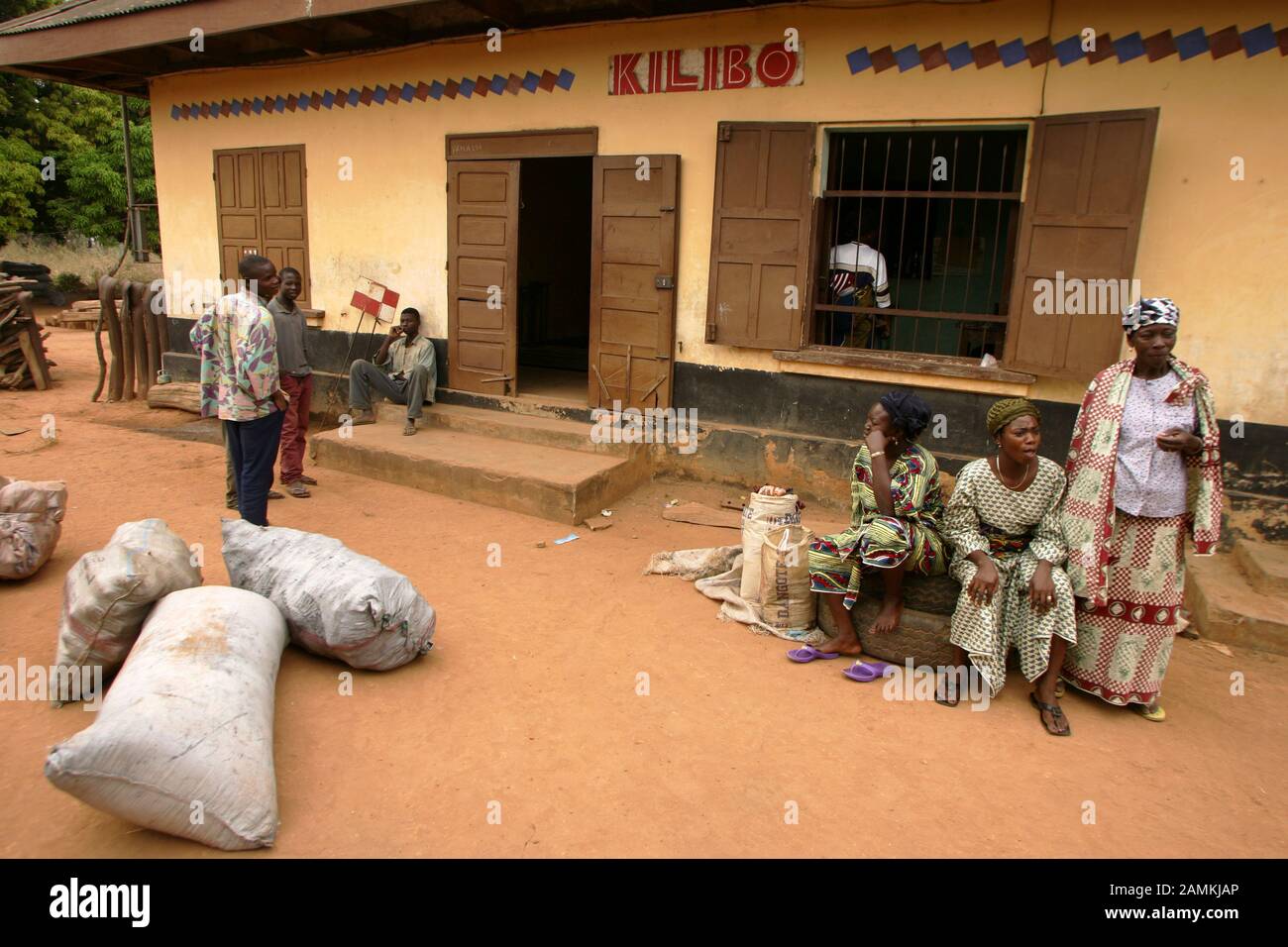BENIN' S TRAIN JOURNEY BACK IN TIME Stock Photo - Alamy