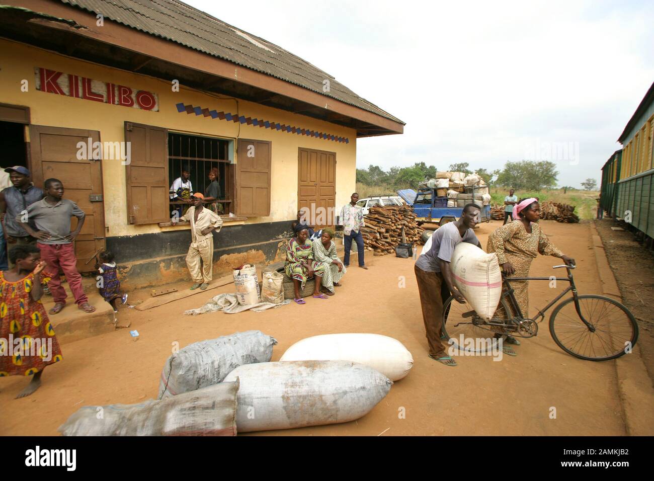 BENIN' S TRAIN JOURNEY BACK IN TIME Stock Photo - Alamy