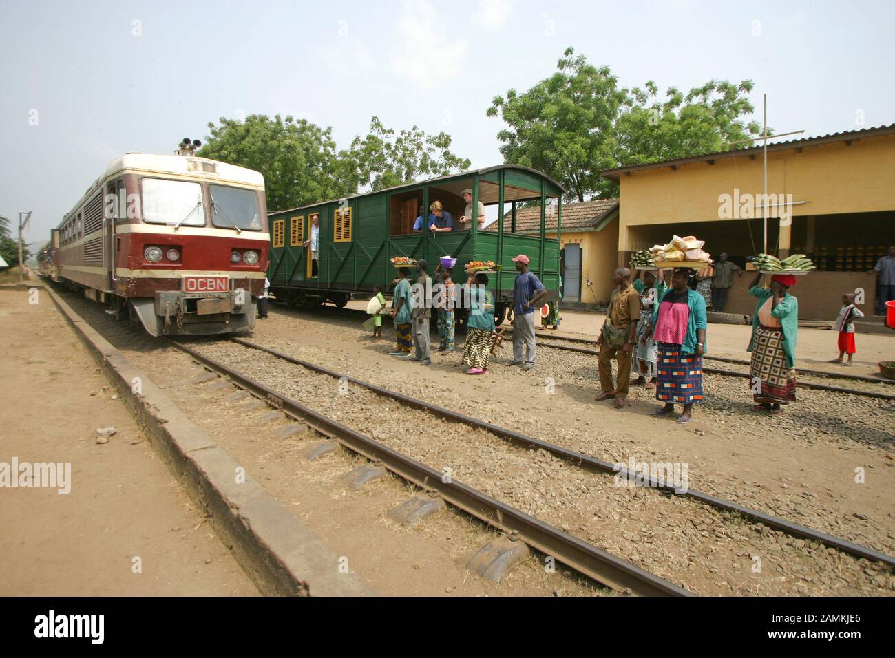 BENIN' S TRAIN JOURNEY BACK IN TIME Stock Photo - Alamy