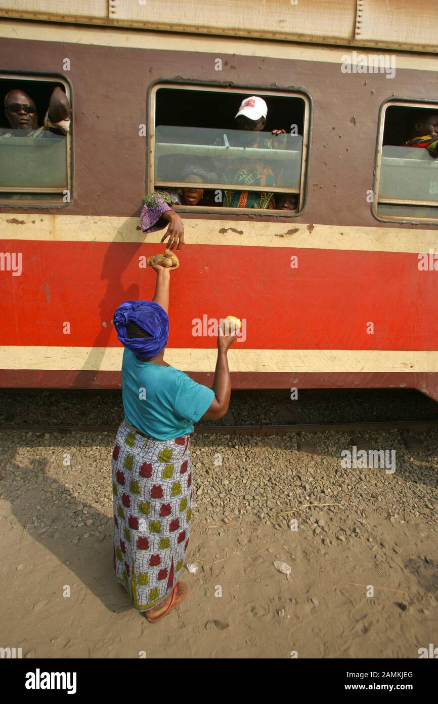 BENIN' S TRAIN JOURNEY BACK IN TIME Stock Photo - Alamy