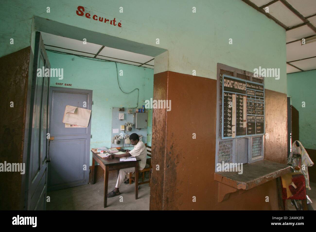 BENIN' S TRAIN JOURNEY BACK IN TIME Stock Photo - Alamy
