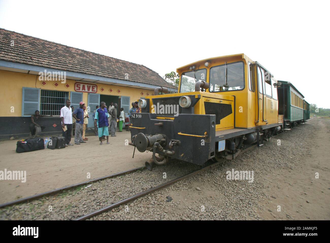 BENIN' S TRAIN JOURNEY BACK IN TIME Stock Photo - Alamy