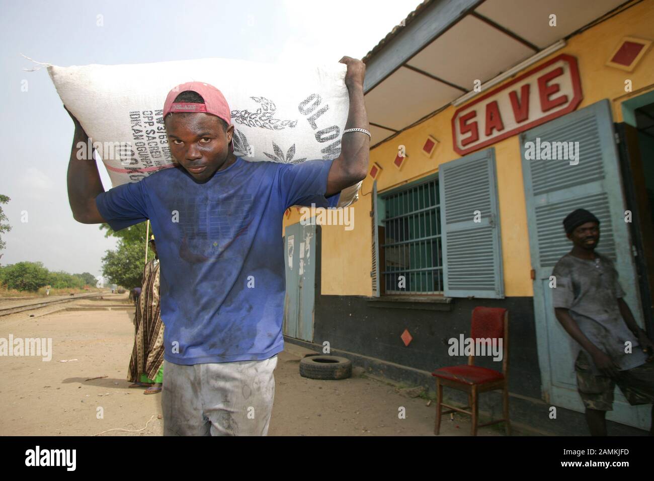 BENIN' S TRAIN JOURNEY BACK IN TIME Stock Photo - Alamy