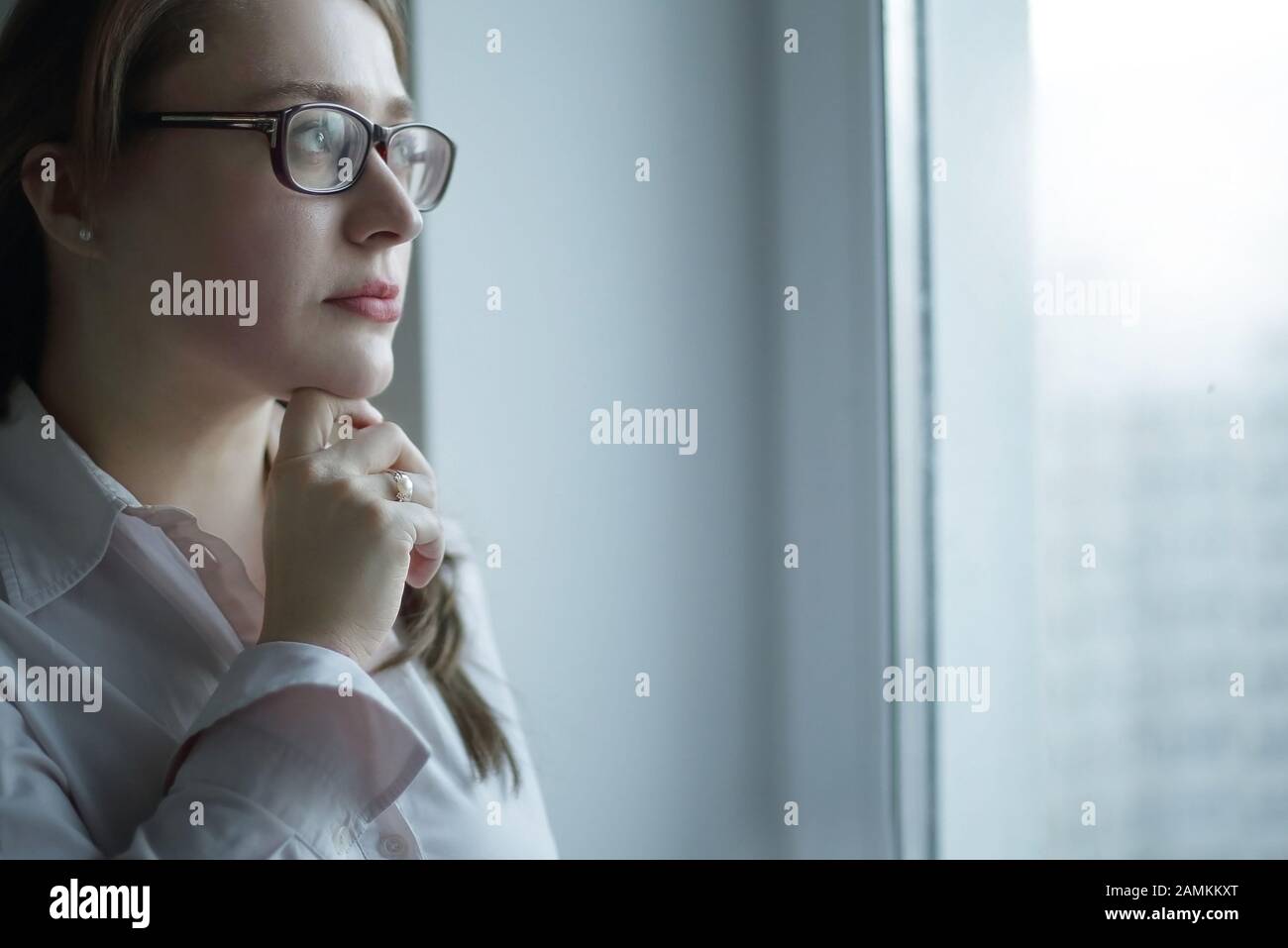 close up.serious business woman looking out the window of the office ...