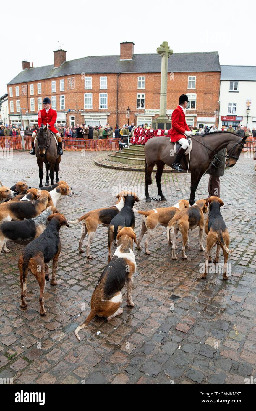 The Boxing day meet of Atherstone Hunt taking place in the Market ...